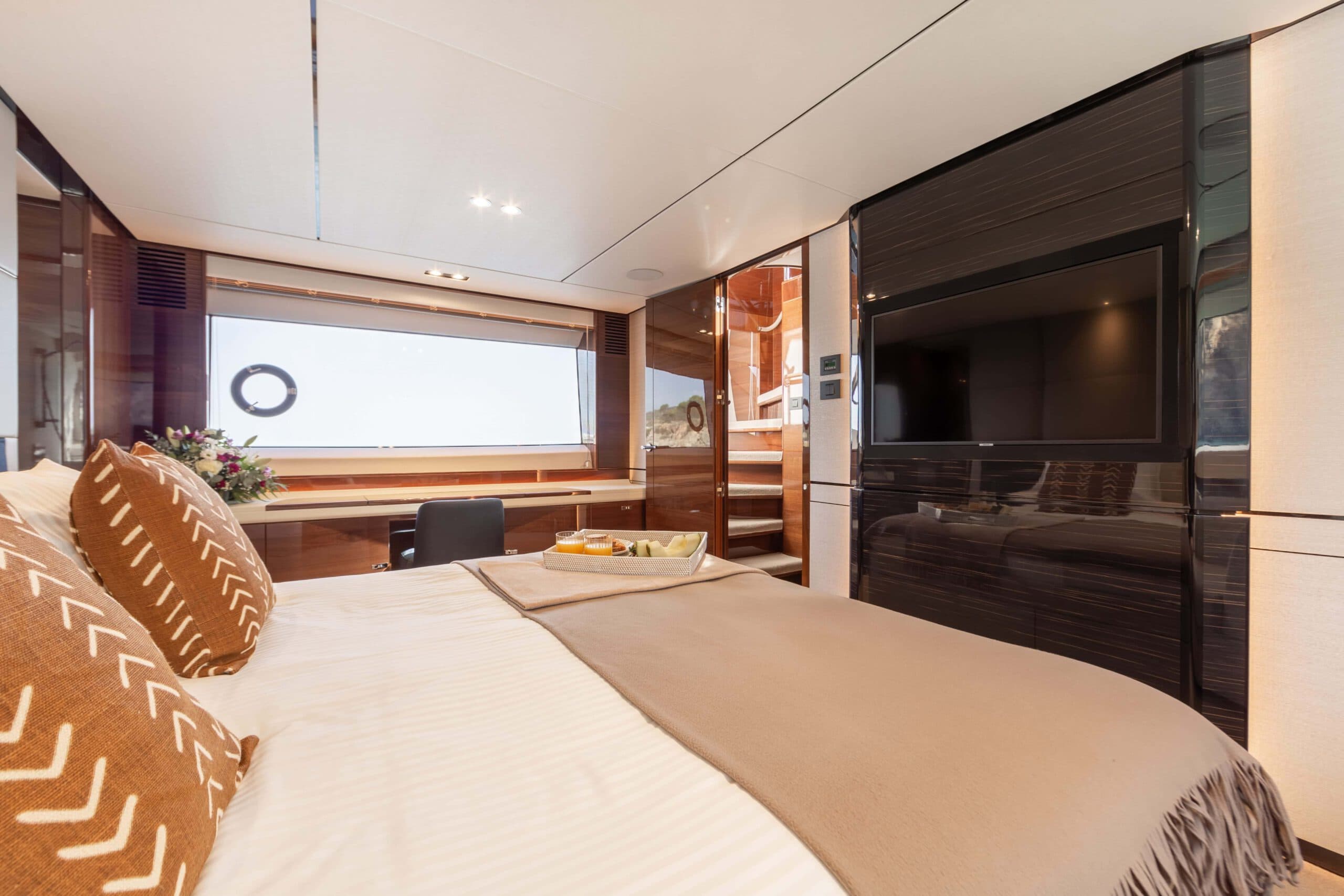 Yacht MIO BARCO, Princess | CHARTERWORLD Luxury Superyacht Charters